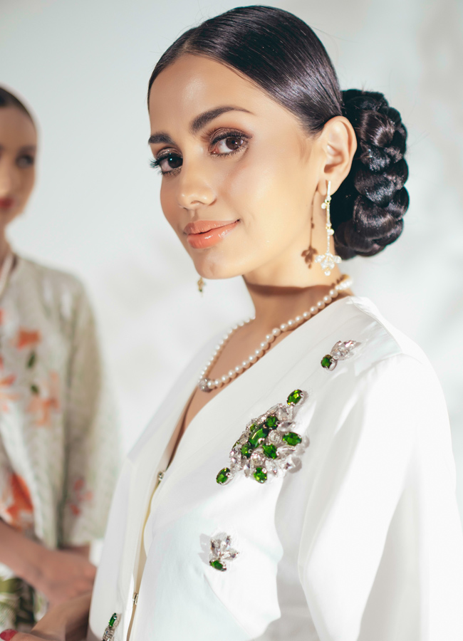 Rekaan Feminin, Sofistikated Raya 2021 LARNEY Sarat Mesej Optimis ...